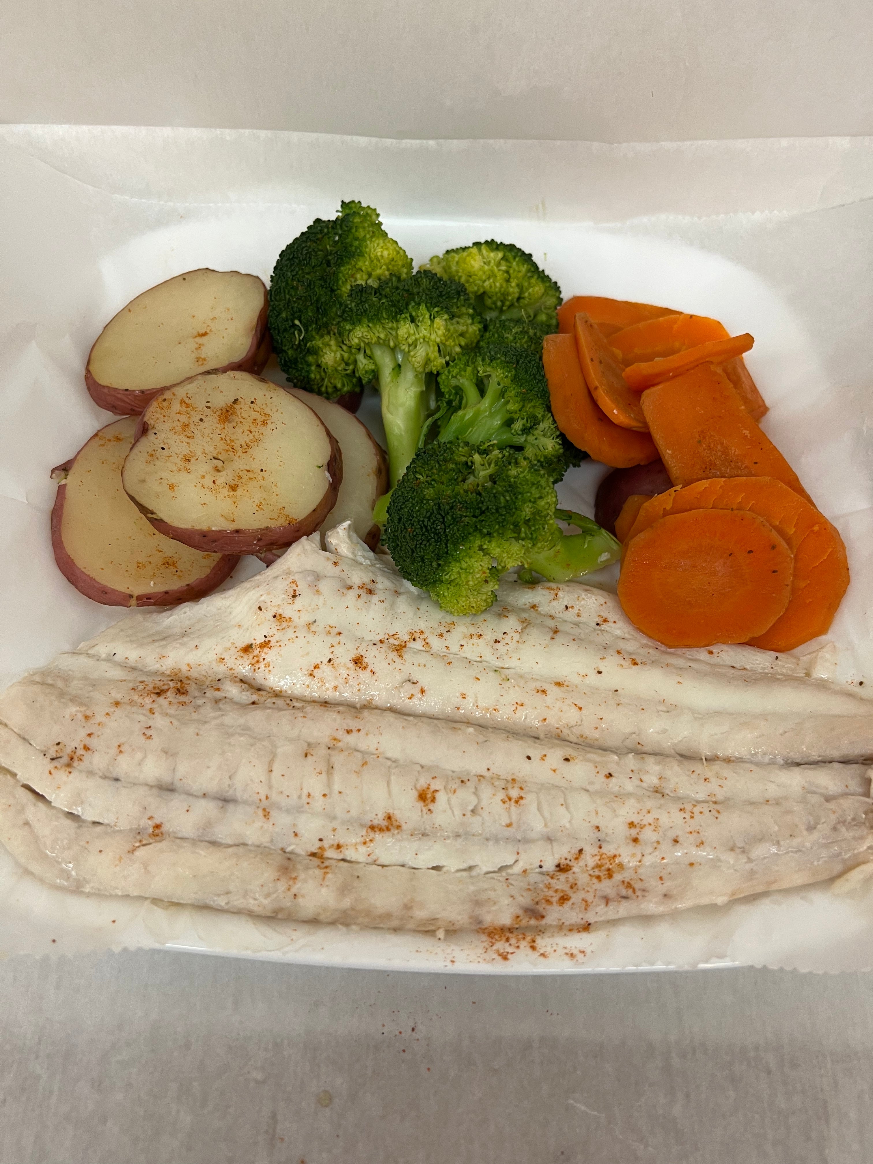23. Flounder (6 oz) & Vegetables – Manuel's Fish Market