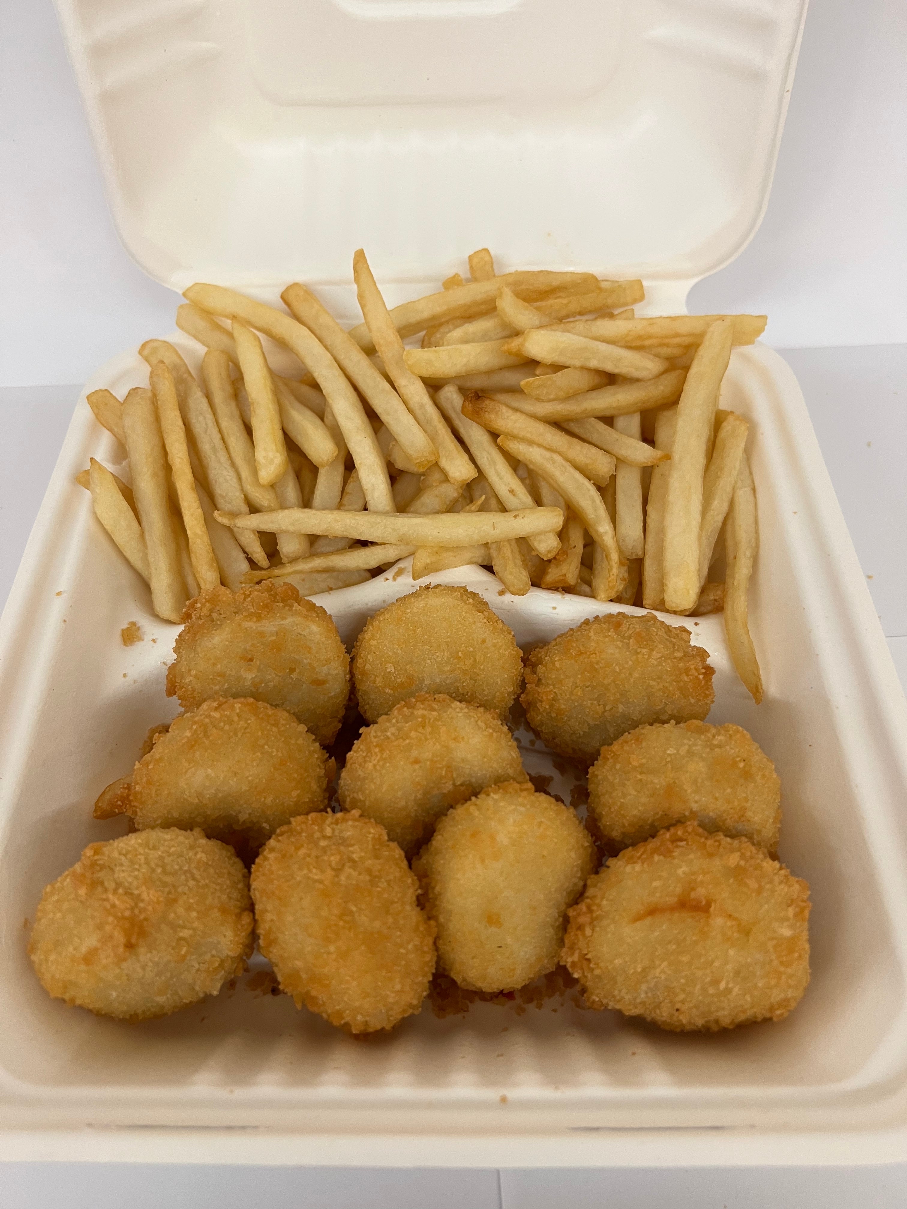 8. Scallops & Chips – Manuel's Fish Market